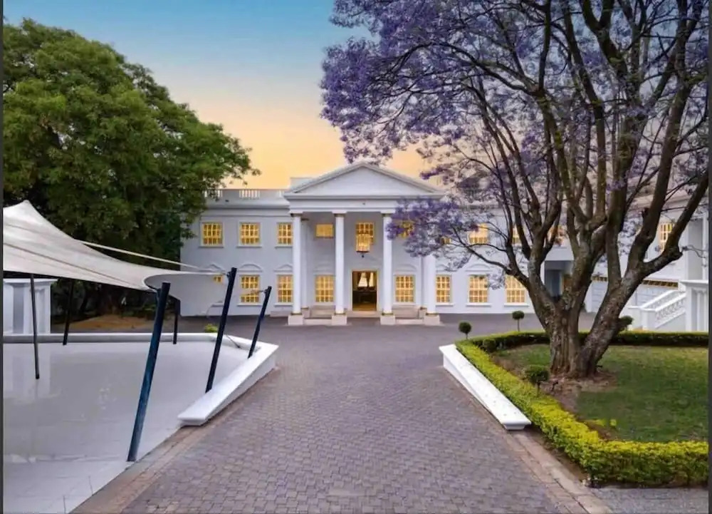 Maison de vacances The White House in Sandton Sandton, Randburg ...