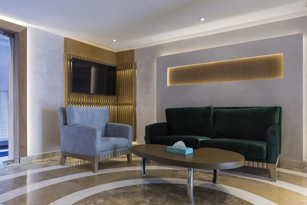 Hotel MS Semiramis II Nile Cruise, from Luxor or Aswan 5* Nag` Naqsha ...