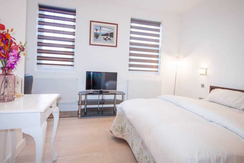 Hotel Stunning Split Level Spacious Studio Flat 3* London., Greater ...