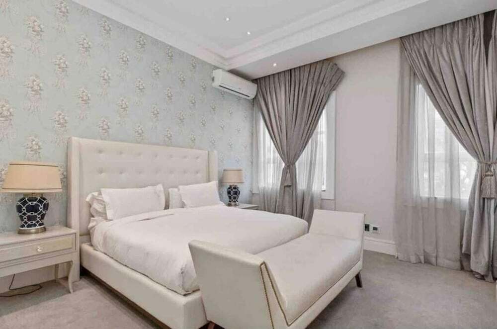 Maison de vacances The White House in Sandton Sandton, Randburg ...