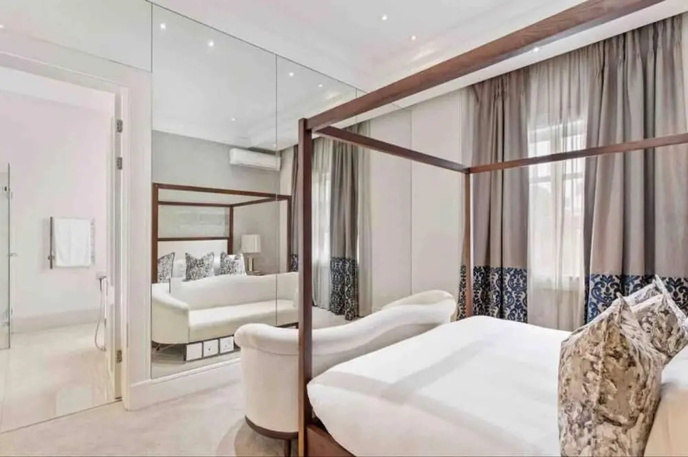 Maison de vacances The White House in Sandton Sandton, Randburg ...